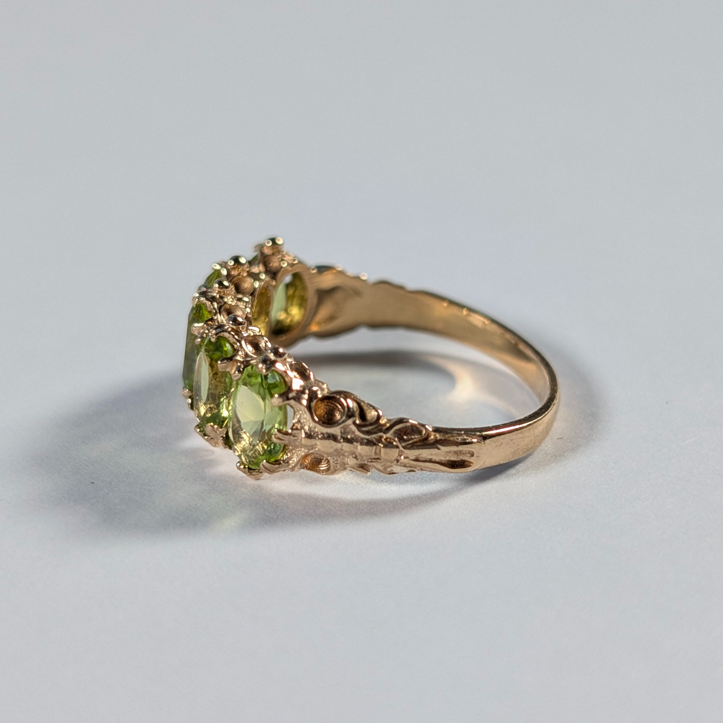 Pre-owned 9ct Gold Oval Lemon Green Stone Half Band Ring Size N - Own4Less